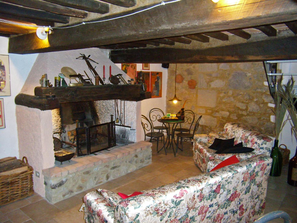 Scalvaia (Monticiano SI) appartamento rustico ristrutturato 5 vani euro ...